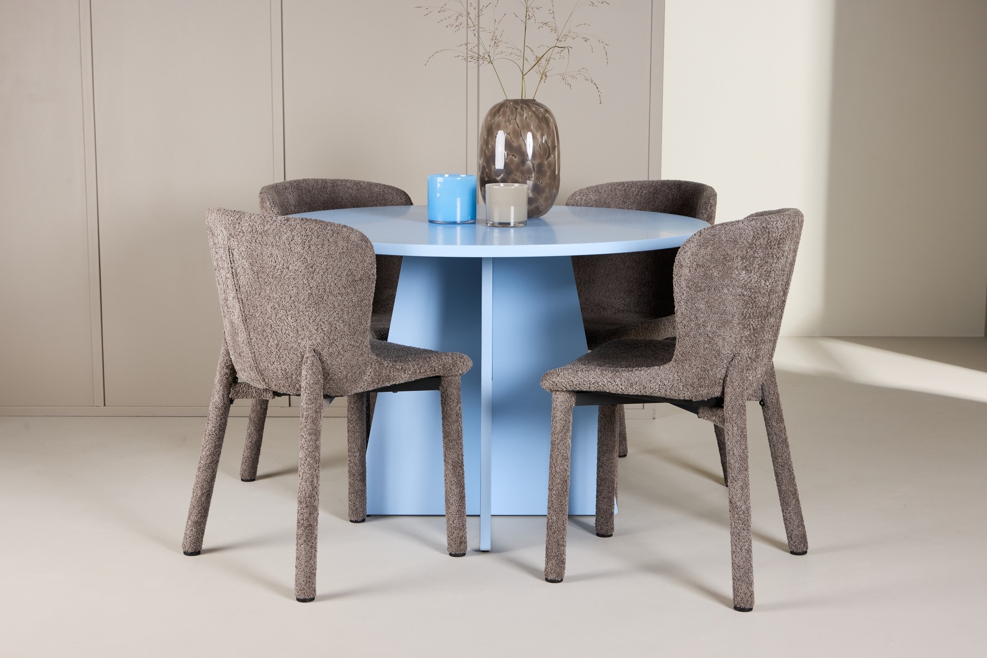 Matbord Bootcut med 4 st Astoria stolar - Brun/blå + 4.00 x Stolsdyna ...