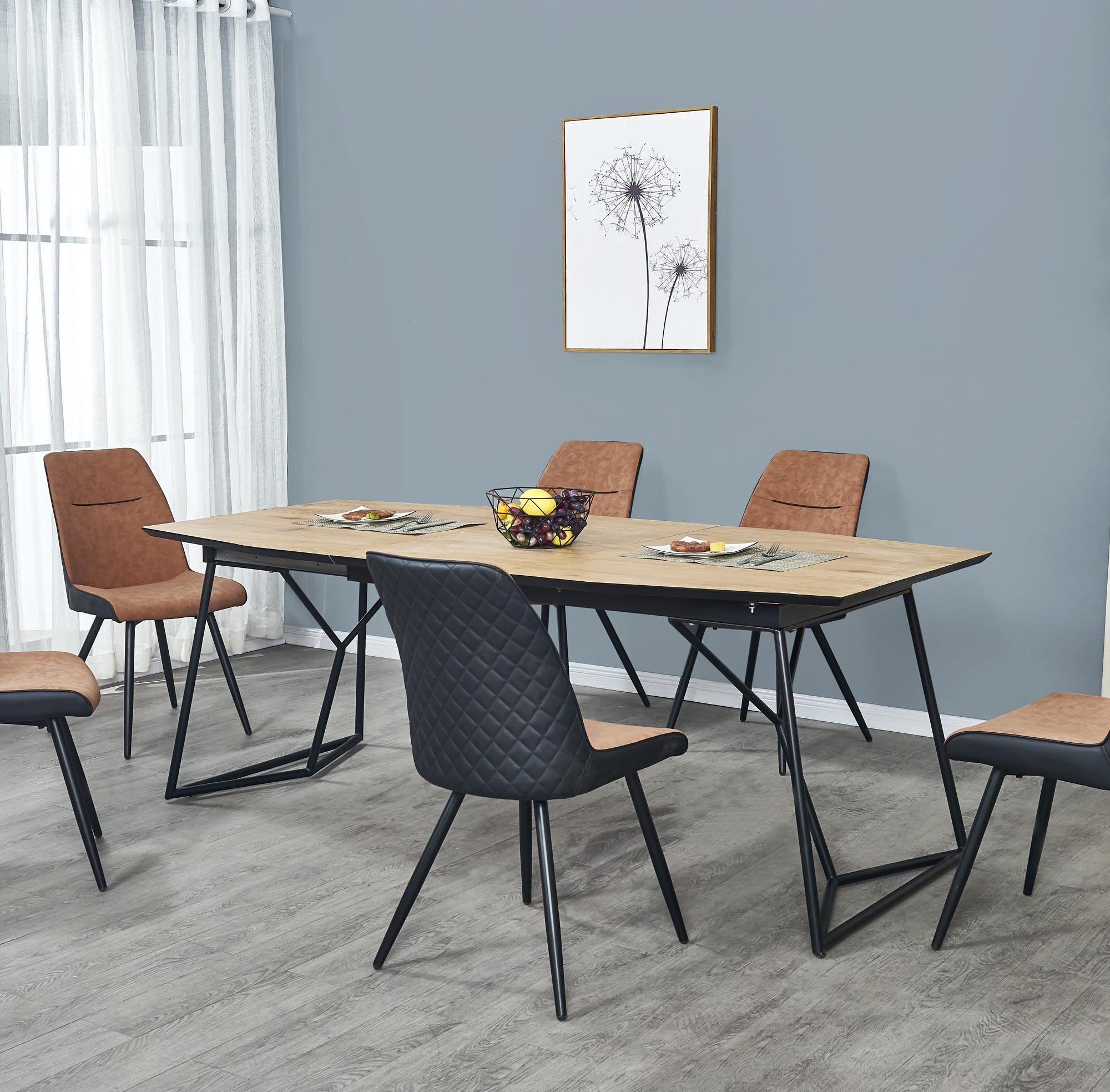 Lynda utdragbart matbord 160-210 cm - Ek/svart - 8990 kr - Övriga ...