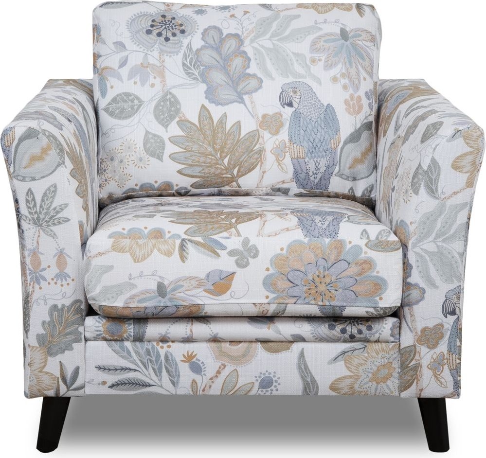 Ekerö fåtölj i blommigt tyg - Eden Parrot White - 5890 kr - Tygfåtöljer ...